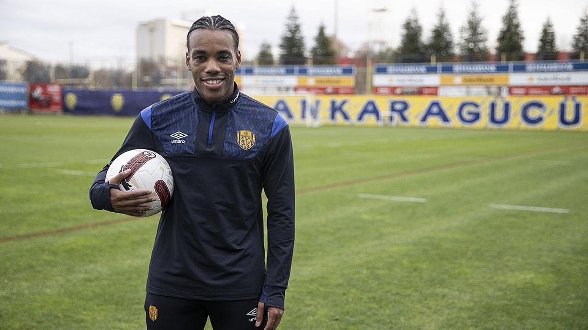 Ankaragücü'nün Futbolcusu Garry Rodrigues Teknik Direktör Emre ...