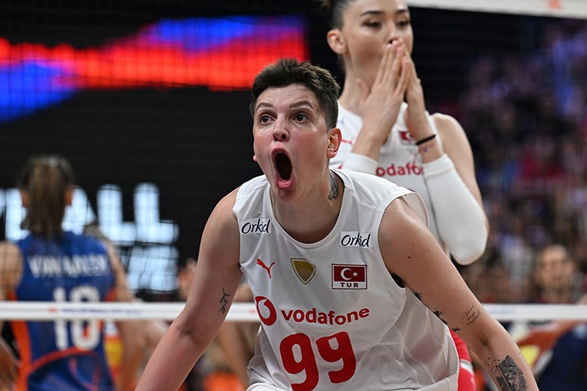 Ebrar, Zehra, Hande, Eda Erdem: Voleybol Milli Takımı Oyuncularından ...
