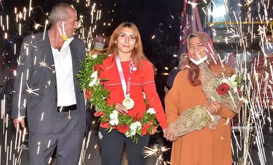 Türkiye Goalball Kadın Milli Takımı Oyuncusu Altın Madalya Sahibi ...