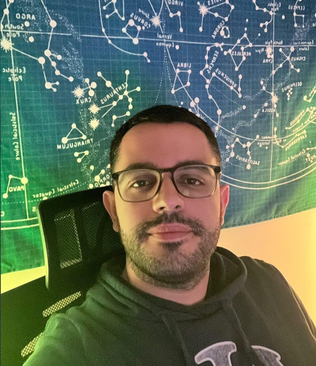 Hanımlar, Beyler! Astroloji Alanında Ezberler Bozuluyor! Gencecik Bir Cevher: Onur Bal - Onedio