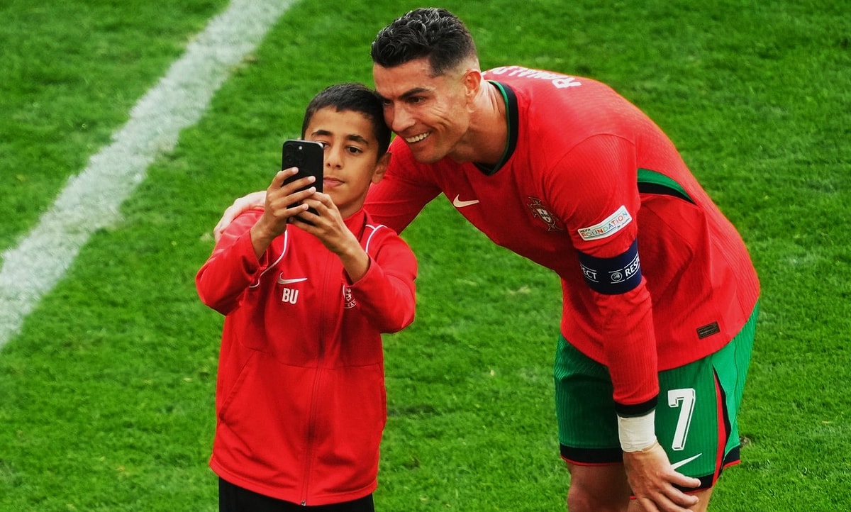 Sahaya Atlayan Berat'ın Cezası Açıklandı! Portekiz Maçında Ronaldo ile ...