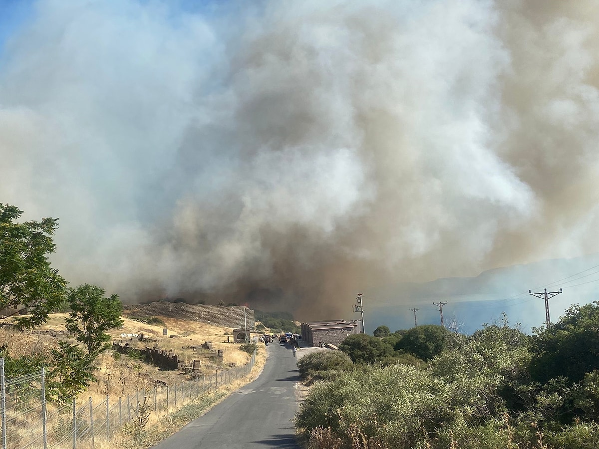 Çanakkale’de Korkutan Yangın: Assos Antik Kenti’ne Sıçradı - Onedio