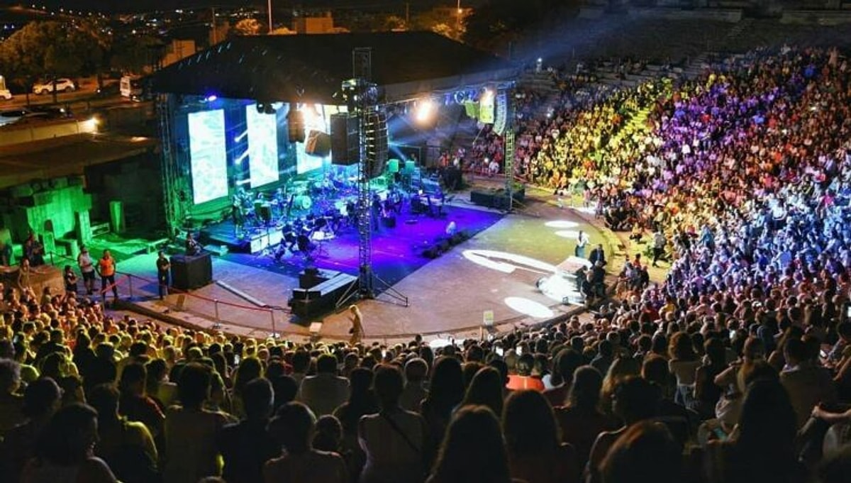 Bodrum Gece Hayatı Kan Ağlıyormuş: Sadece 8 Bilet Satılan Konser! - Onedio