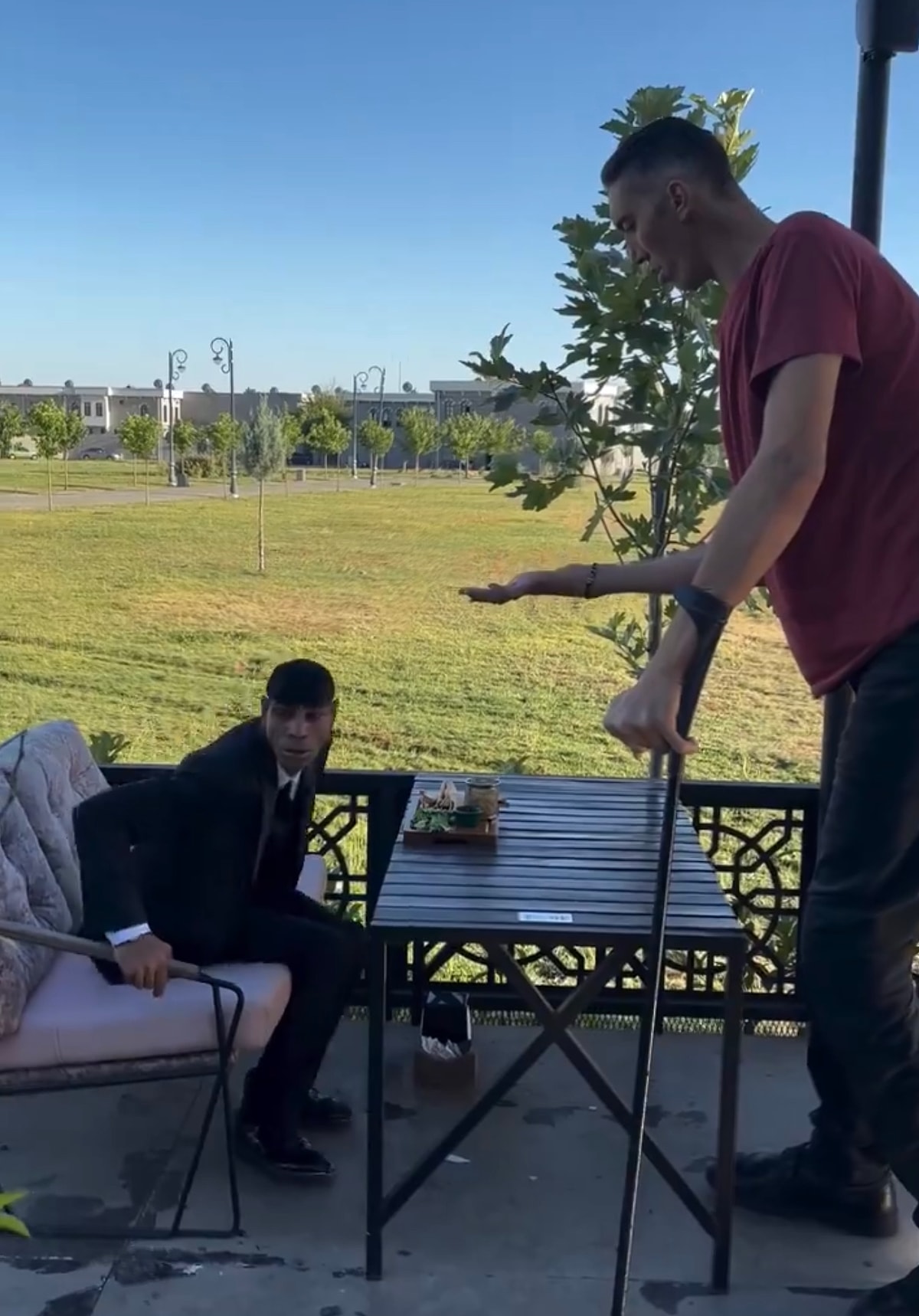 Dünyanın En Uzun Adamı ile Fenomen “Hiko Baba”nın Milyonlar İzlenen ...