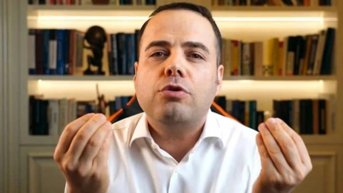 Özgür Demirtaş’tan Barış Atay’a: “Siyaseti Bıraksa Oylar Artar” - Onedio