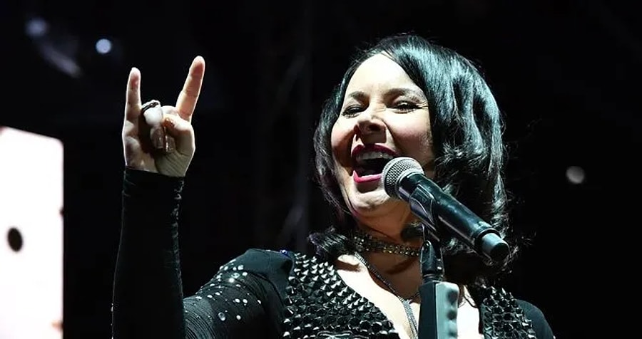 Sesine Hasret Bırakan Şebnem Ferah'ın Milyonluk 10 Konser Teklifini ...