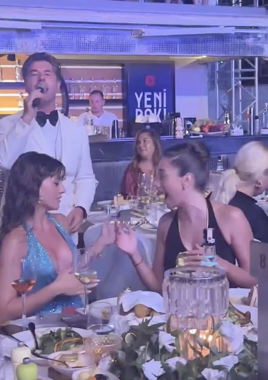 Kızılcık Şerbeti Kızları Sıla Türkoğlu ve Özge Özacar 'Aya Benzer' Şarkısıyla Kurtlarını Döktü ...