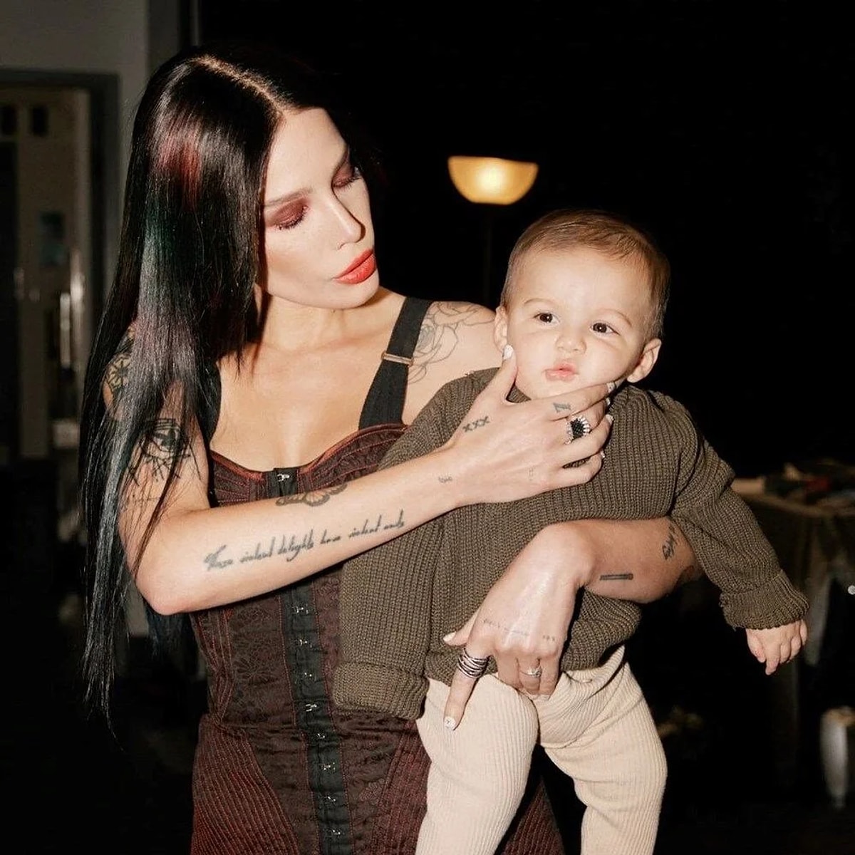 Dünyaca Ünlü Şarkıcı Halsey, PAPER Magazin İçin Yeni İmajıyla ...