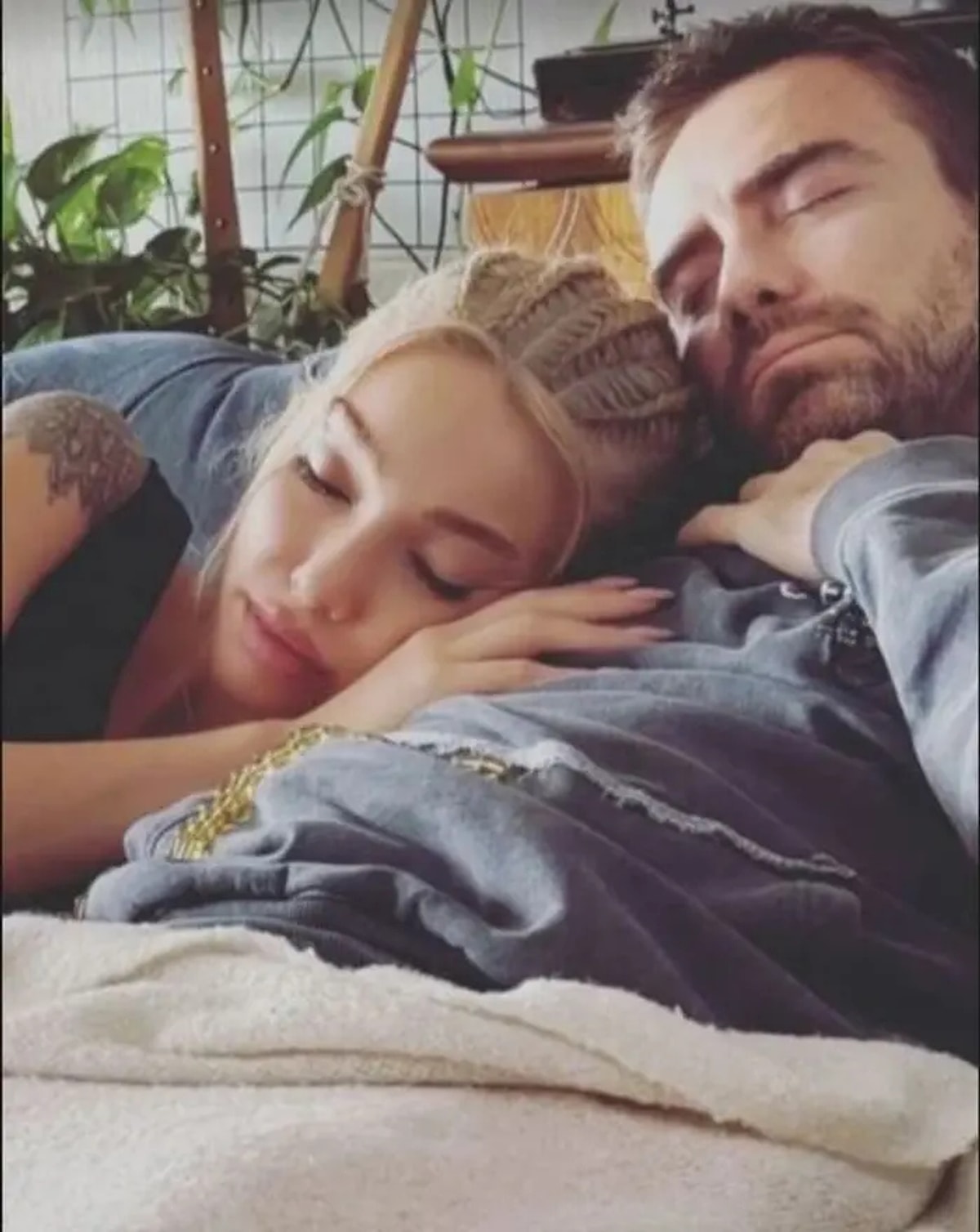 Uğruna Ülke Değiştirmişti: Evlenecekleri Beklenen Murat Dalkılıç ve ...