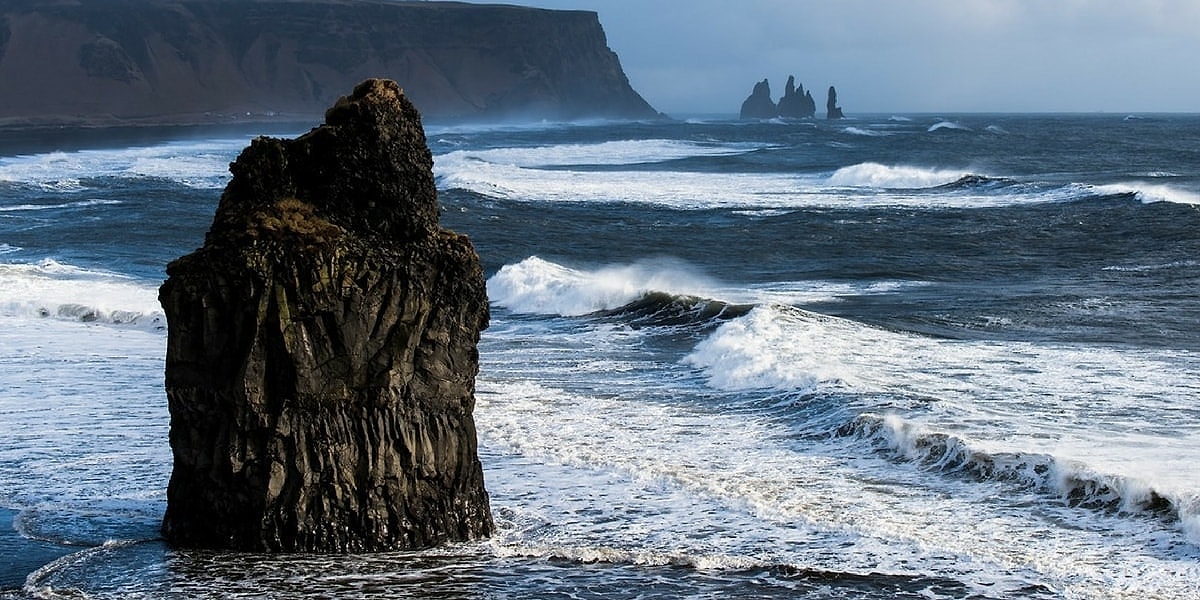 Why Do Oceans Have Waves? The Science Behind the Never-Ending Movement ...