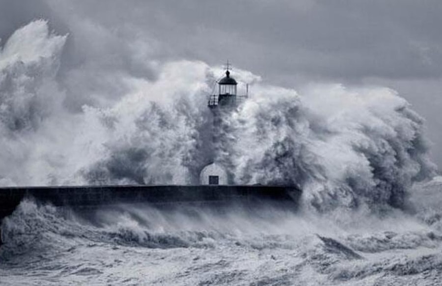 Why Do Oceans Have Waves? The Science Behind the Never-Ending Movement ...
