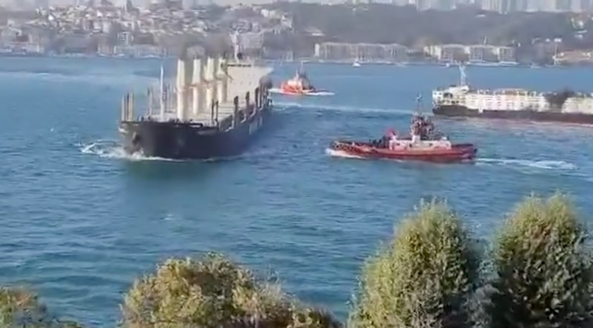 İstanbul'da Üsküdar Açıklarında İki Yük Gemisi Çarpıştı - Onedio