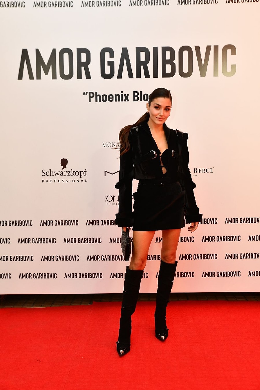 Amor Garibovic Defilesinde Boy Gösteren Kadın Ünlüleri İnceliyor ...