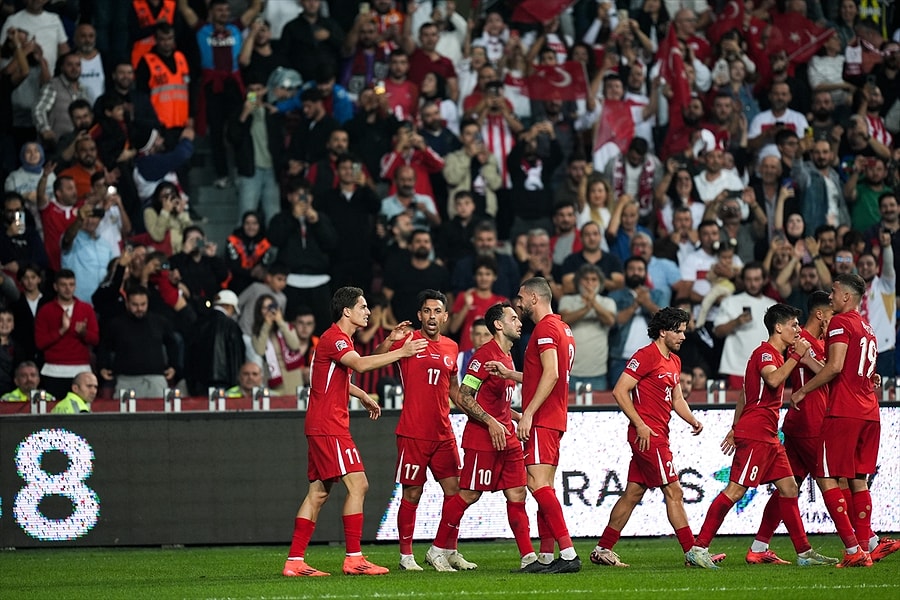 Milli Takıma Galibiyeti Getiren İrfan Can Kahveci'den Dünya Kız ...