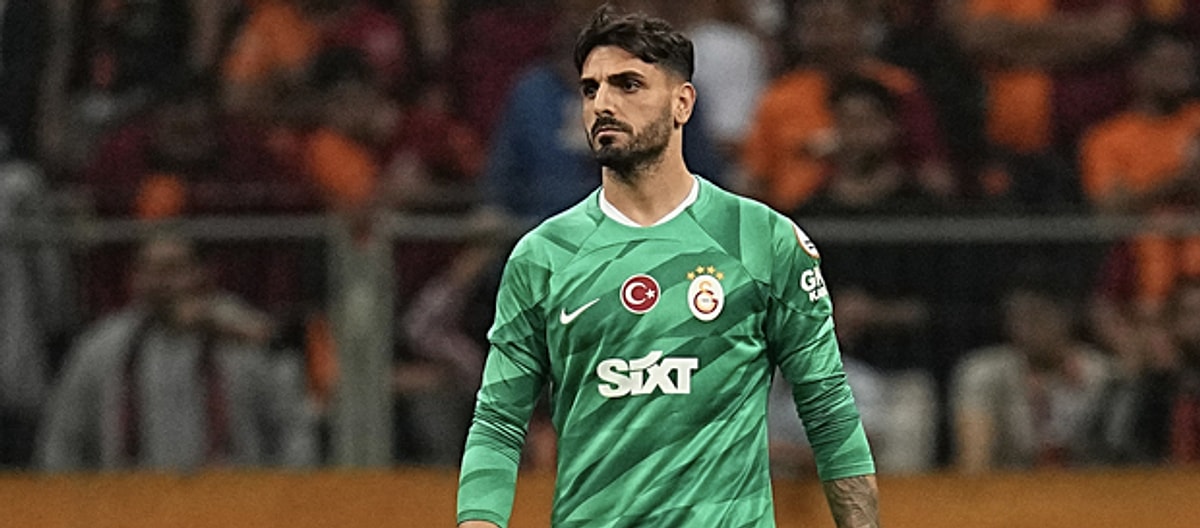 Galatasaray Kalecisi Günay Güvenç, Osimhen'le Yedek Kulübesi'nde ...