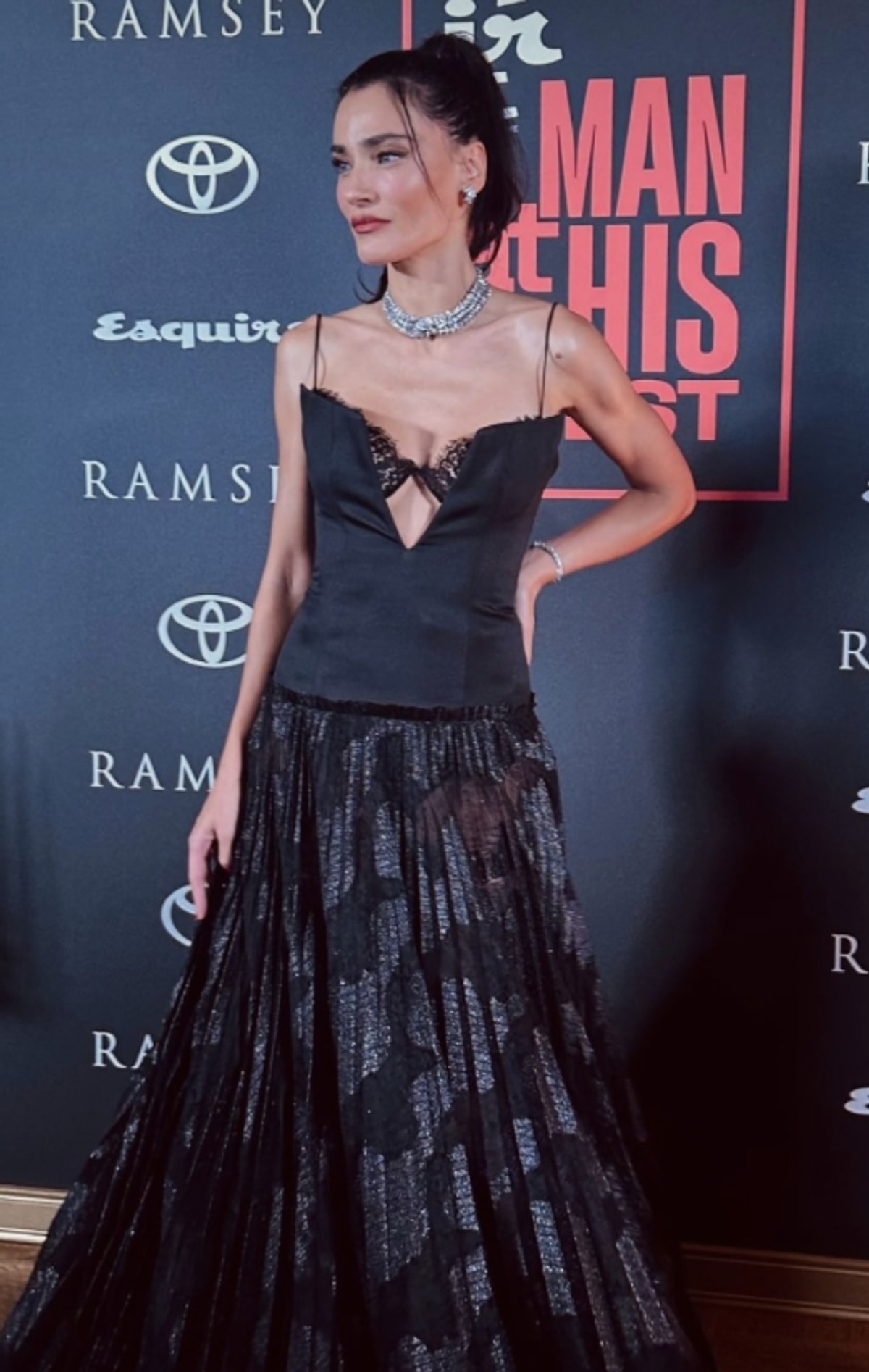 Alina Boz ve Umut Evirgen Çiftinin Ev Sahipliği Yaptığı Markanın Ödül ...