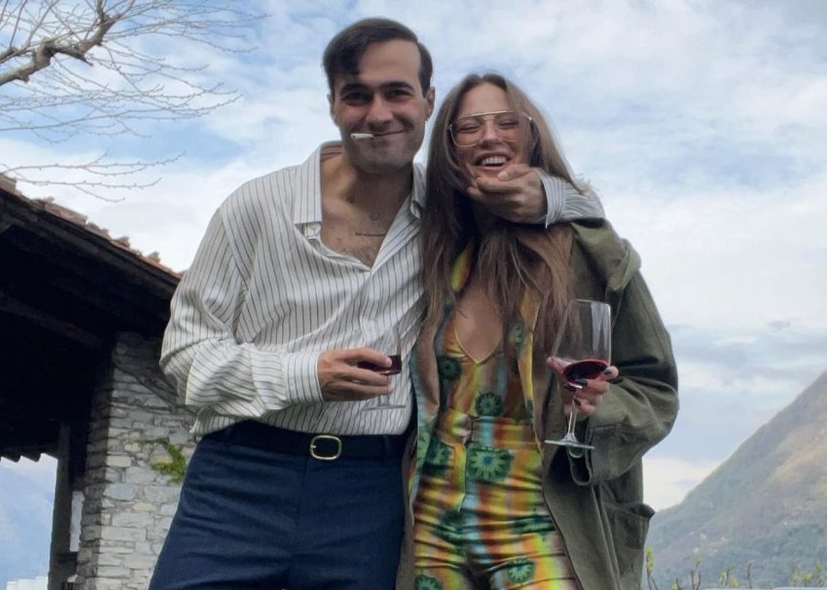 Mert Demir'den Serenay Sarıkaya'yla Yeni Aşk Karesi Geldi! - Onedio