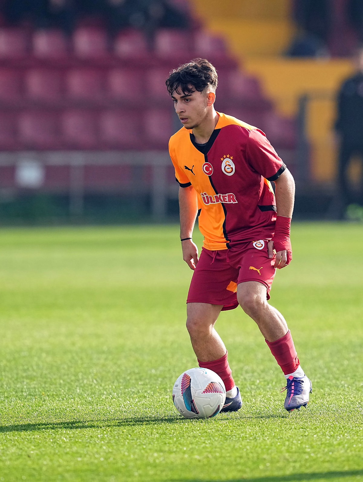 U17'de Tarihi Derbi Skoru: Galatasaray, Fenerbahçe'yi 8-1 Mağlup Etti ...
