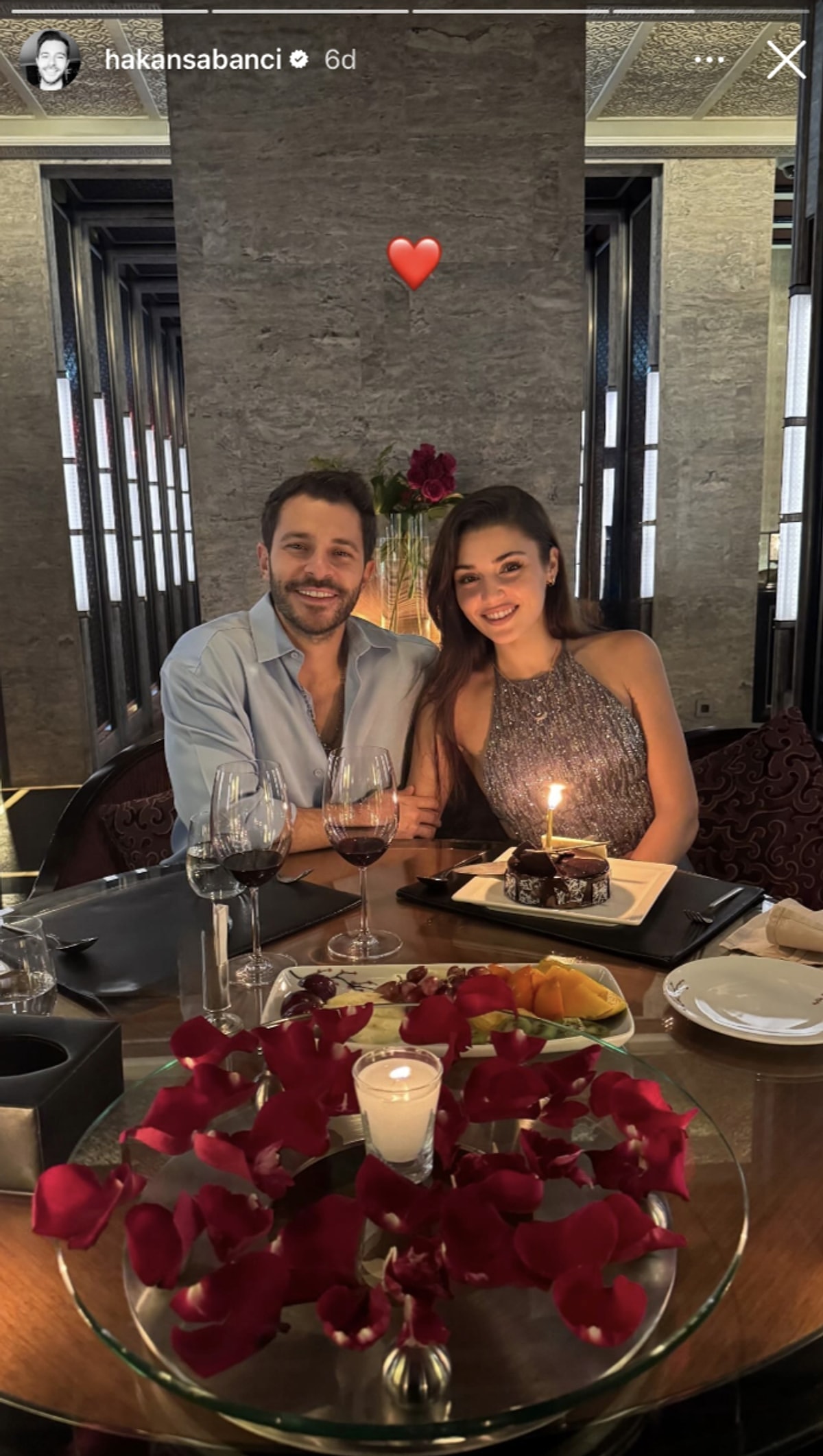 Dillere Destan Aşklarıyla Adından Söz Ettiren Hakan Sabancı ve Hande ...