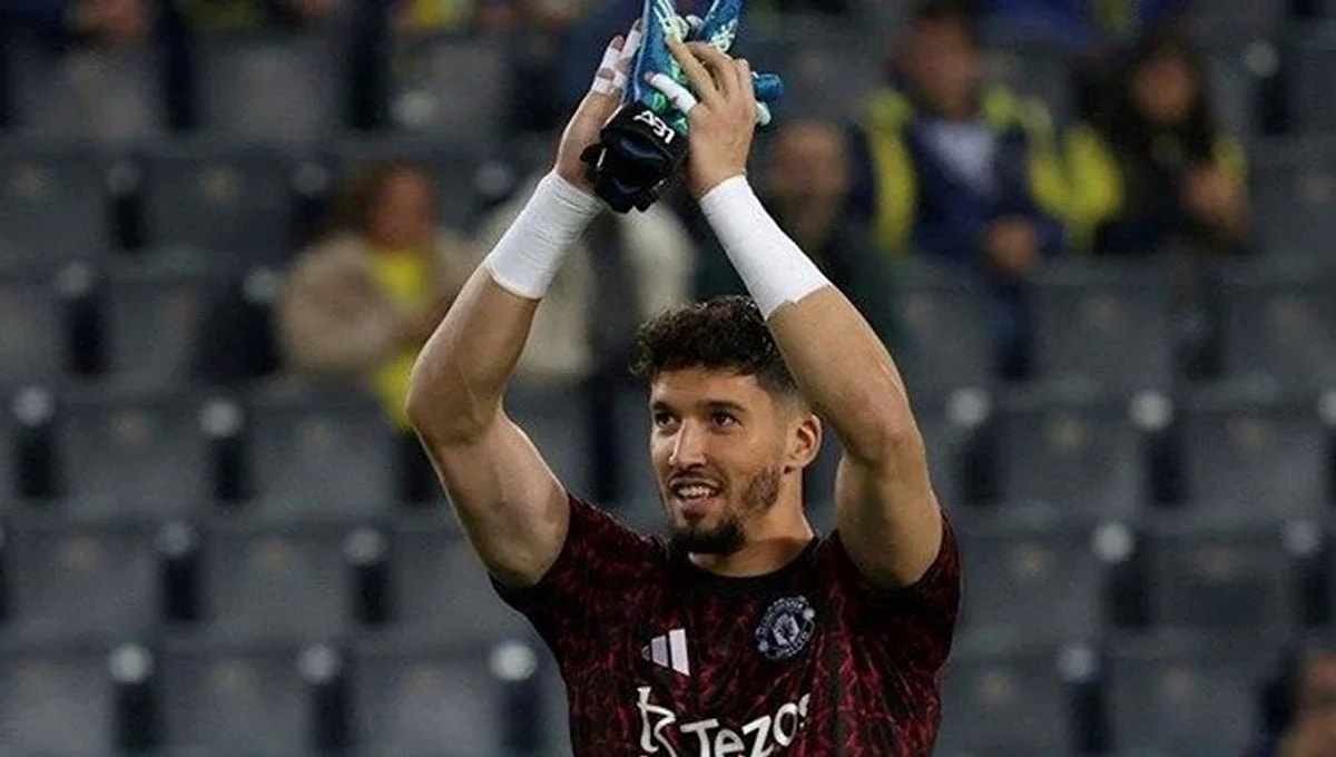 Altay Bayındır, Manchester United Formasıyla Arsenal Karşısında Penaltı ...