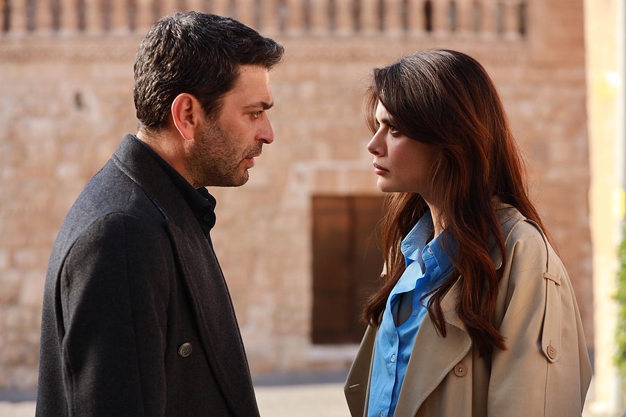 Uzak Şehir'de Alya ve Cihan'ın Romantik Sahnesinin Kamera Arkasına Çok ...