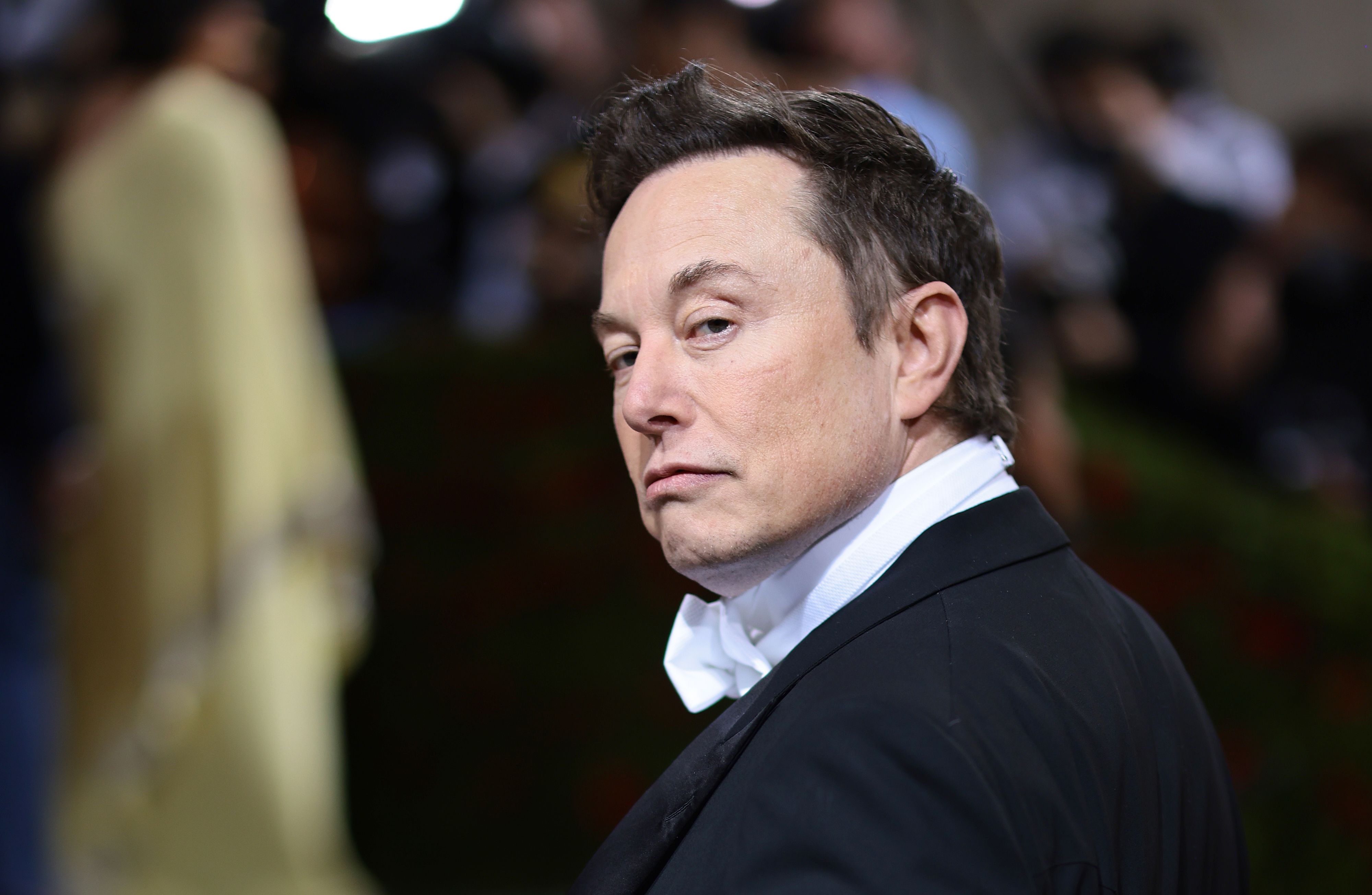 Worried Tesla Owners Are Changing Logos to Avoid "Vandalism" - Onedio