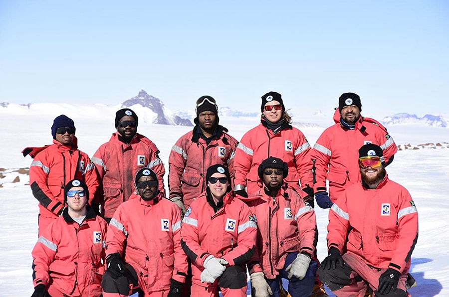 Scientists Trapped in Antarctica Plead for Help - Onedio