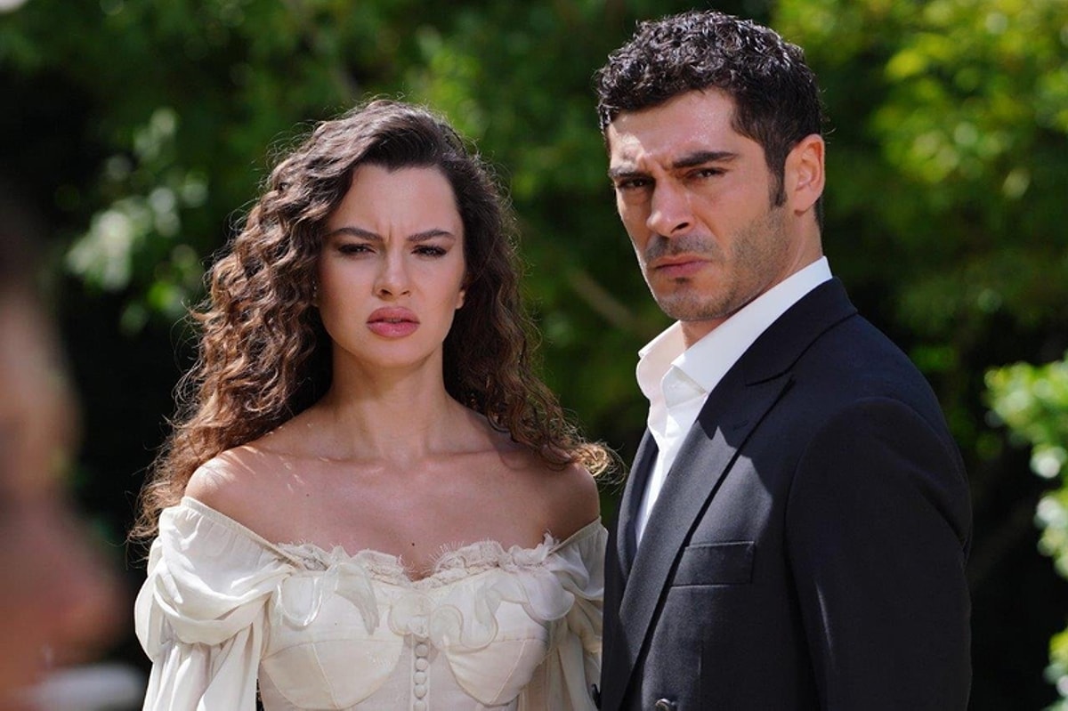 Burak Deniz ve Su Burcu Yazgı Coşkun Sevgili mi? - Onedio