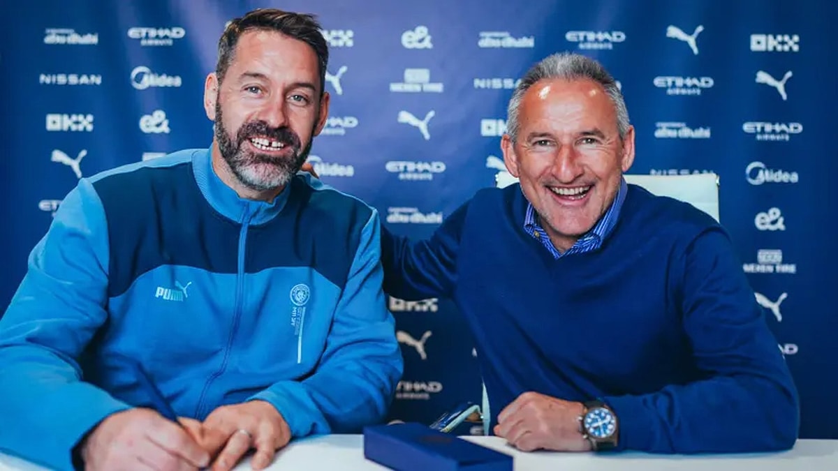 Scott Carson 2 Maça Çıktı 12 Kupa Kazandı - Onedio