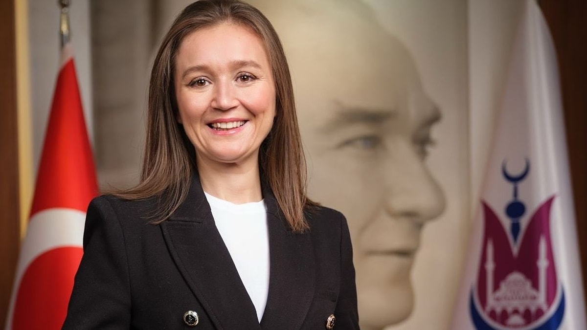 Tedavi Gören Gülşah Durbay Ferdi Zeyrek'in Cenazesinde - Onedio