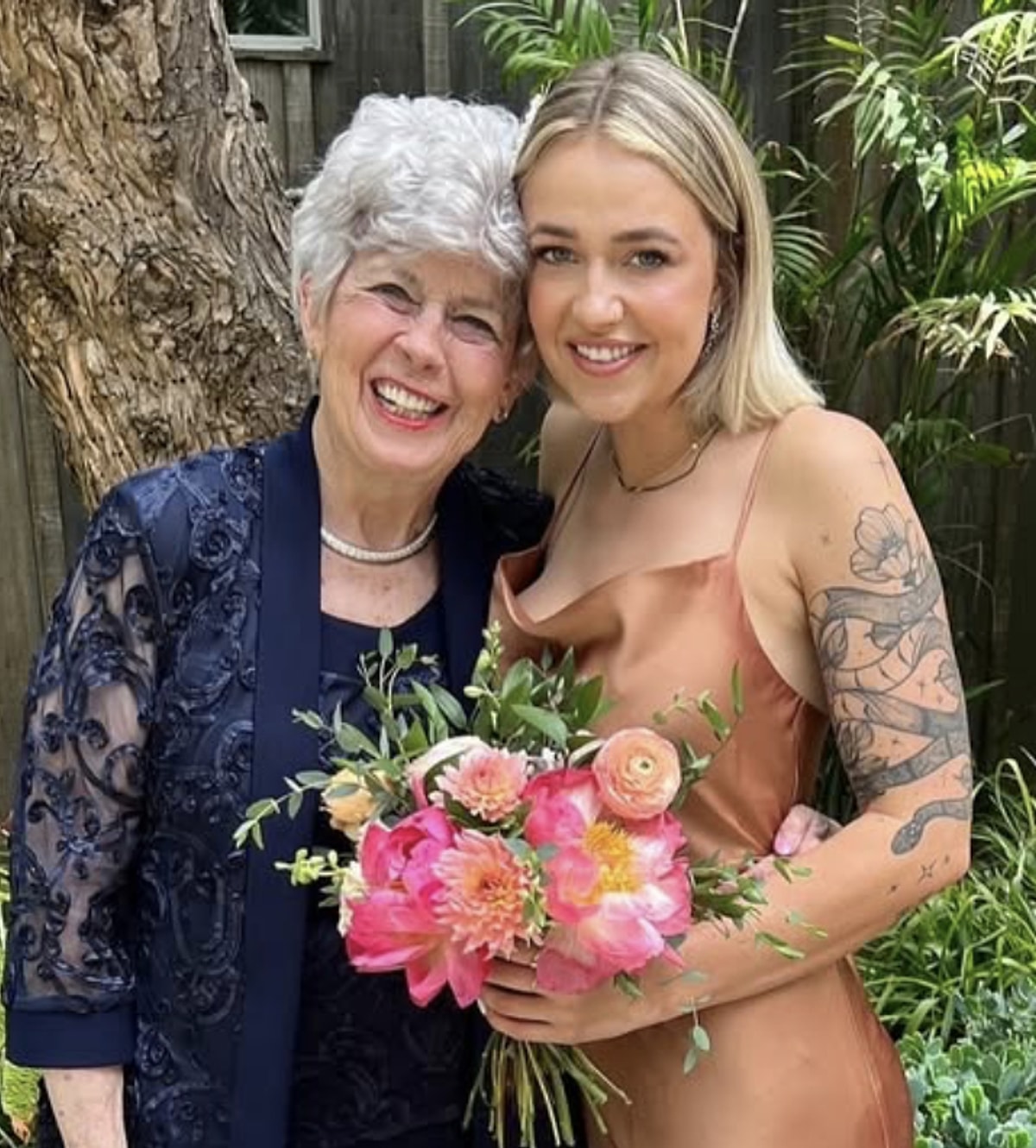 Brad Pitt'in Annesi Jane Etta Pitt Hayatını Kaybetti - Onedio