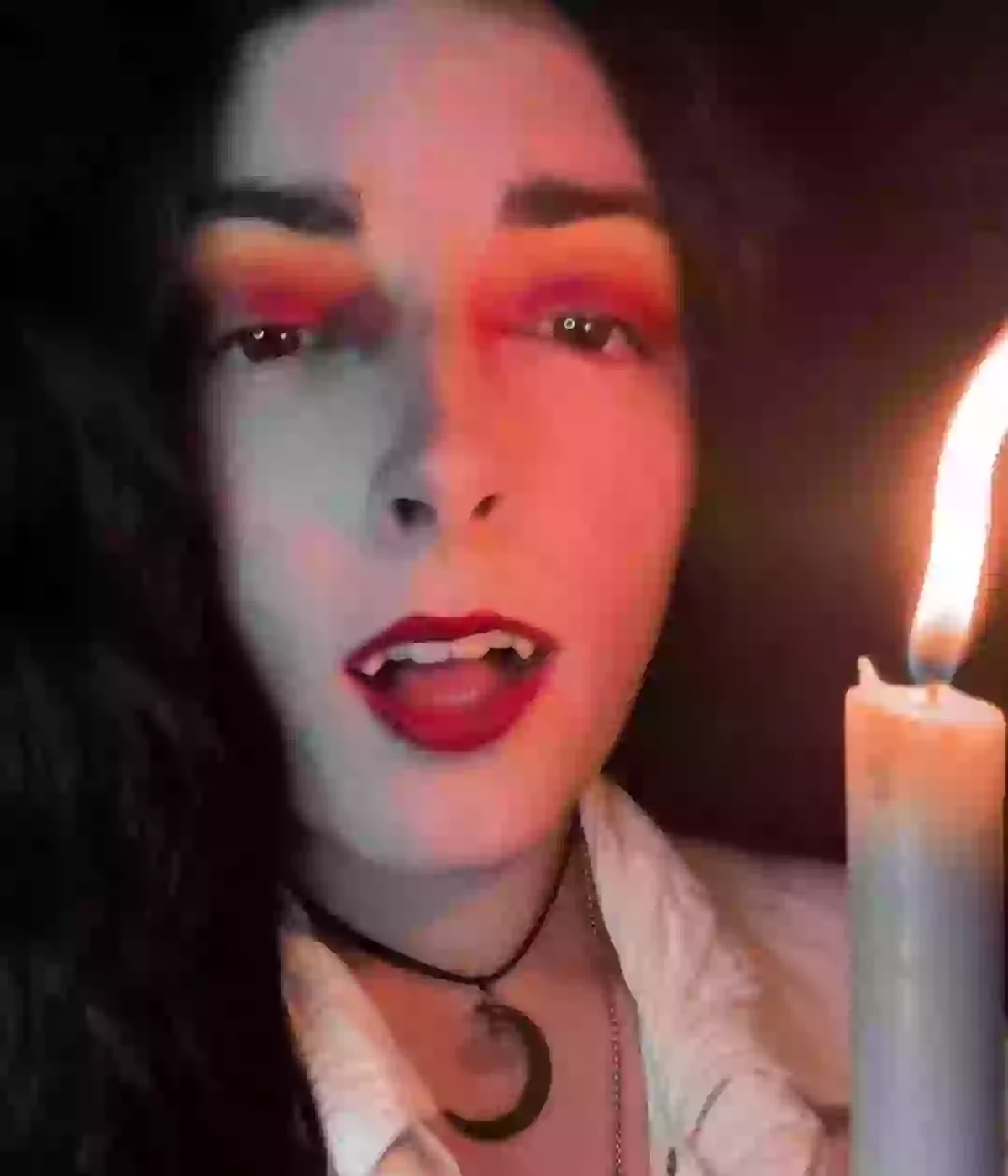 Gerçek Hayatta "Vampir" Olduğunu İddia Eden Kadın - Onedio