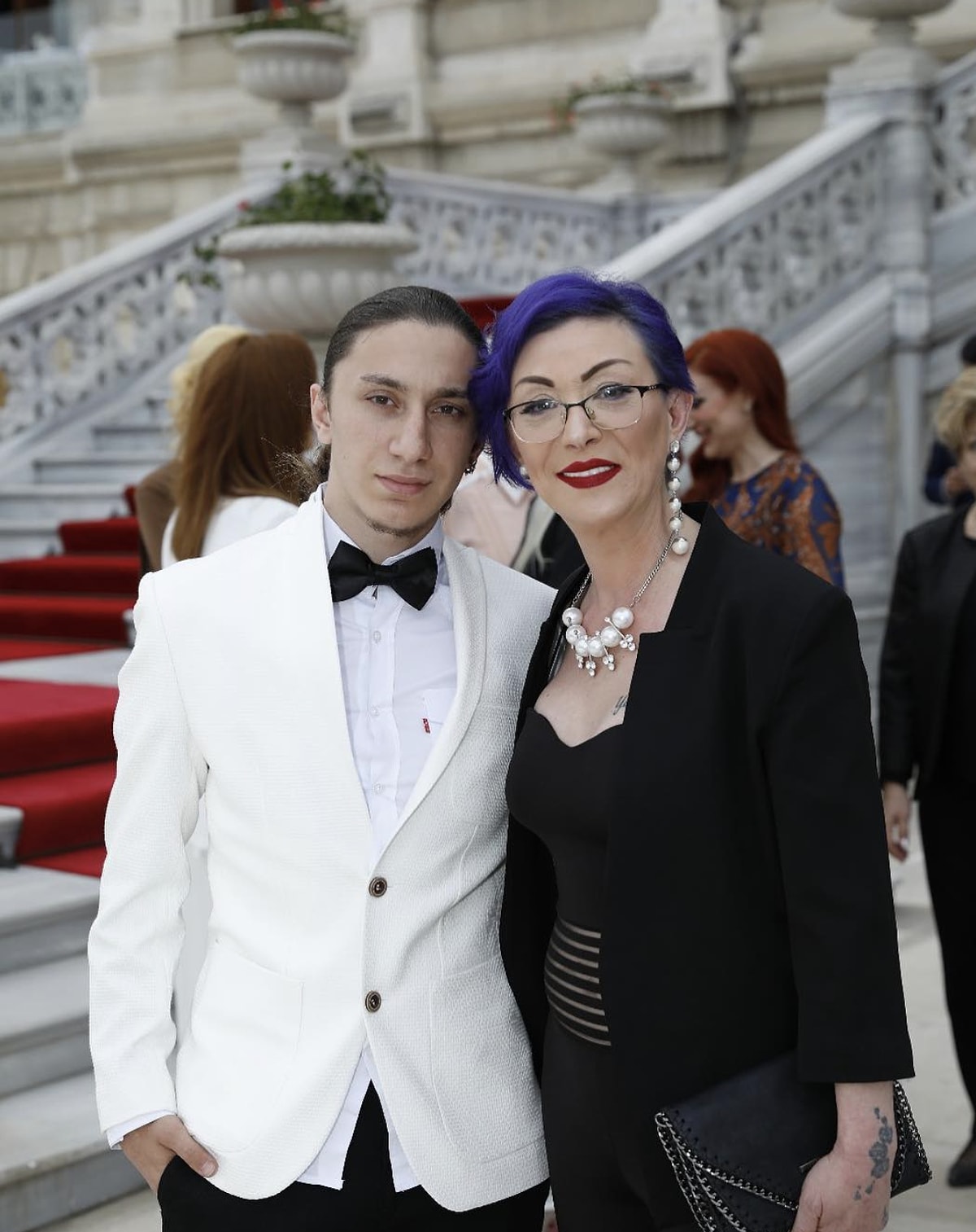 Şarkıcı Güllü'nün Hayat Hikayesi - Onedio