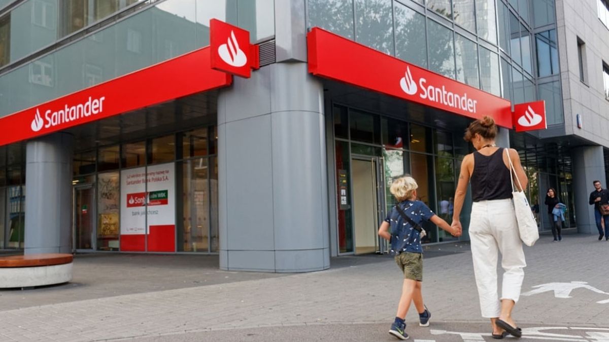 Santander One Of Europe's Largest Financial Institutions, Is Closing 76 ...