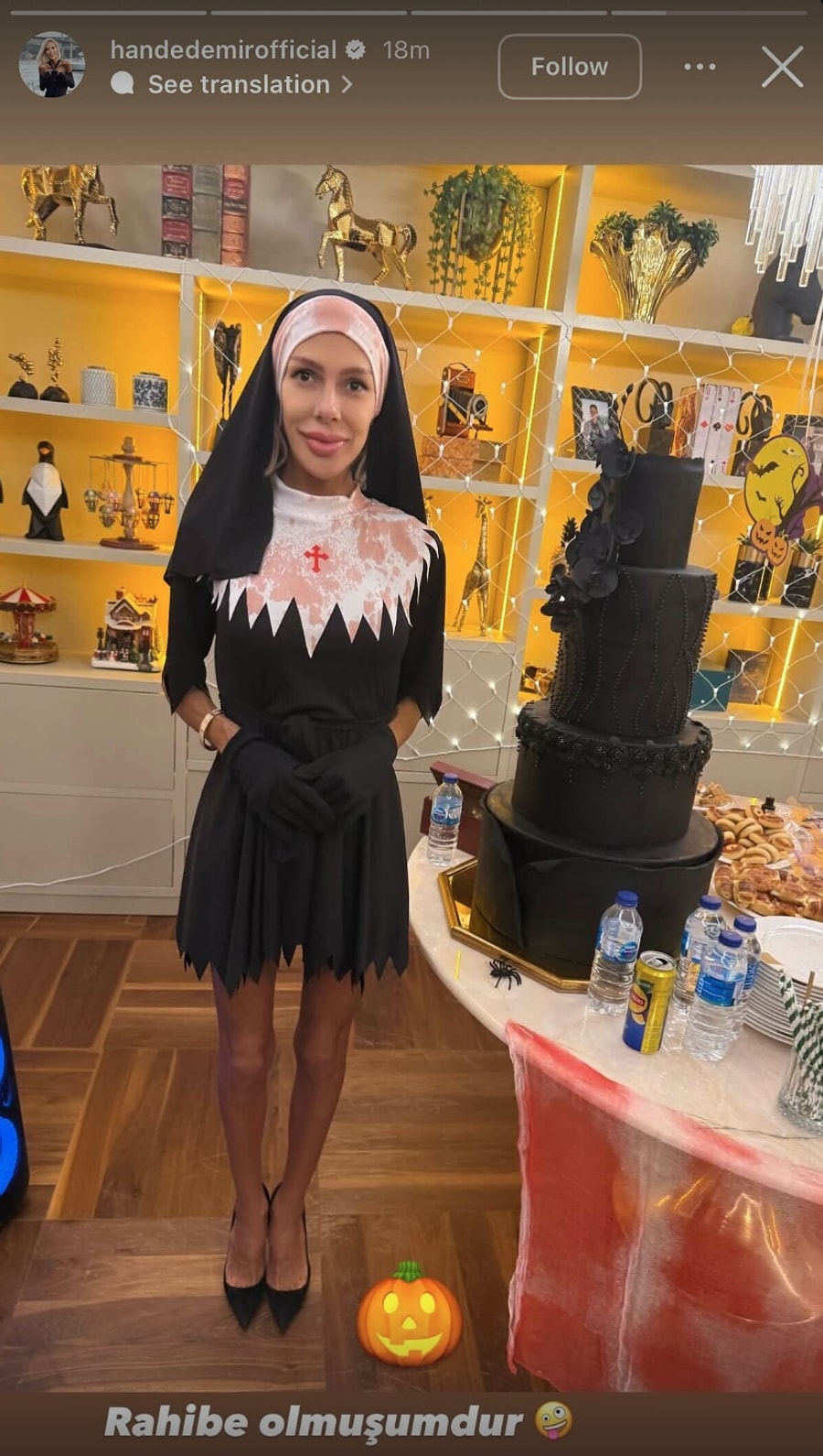 Sosyetik İsim Hande Demir Cadılar Bayramı'nda Rahibe Oldu! - Onedio