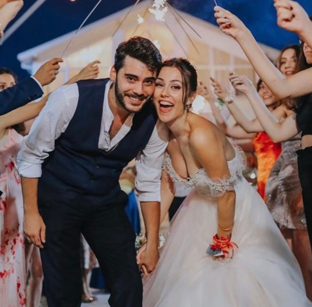 Dilan Telkök ve Berkay Hardal Çifti Araba Kazası Geçirdi - Onedio