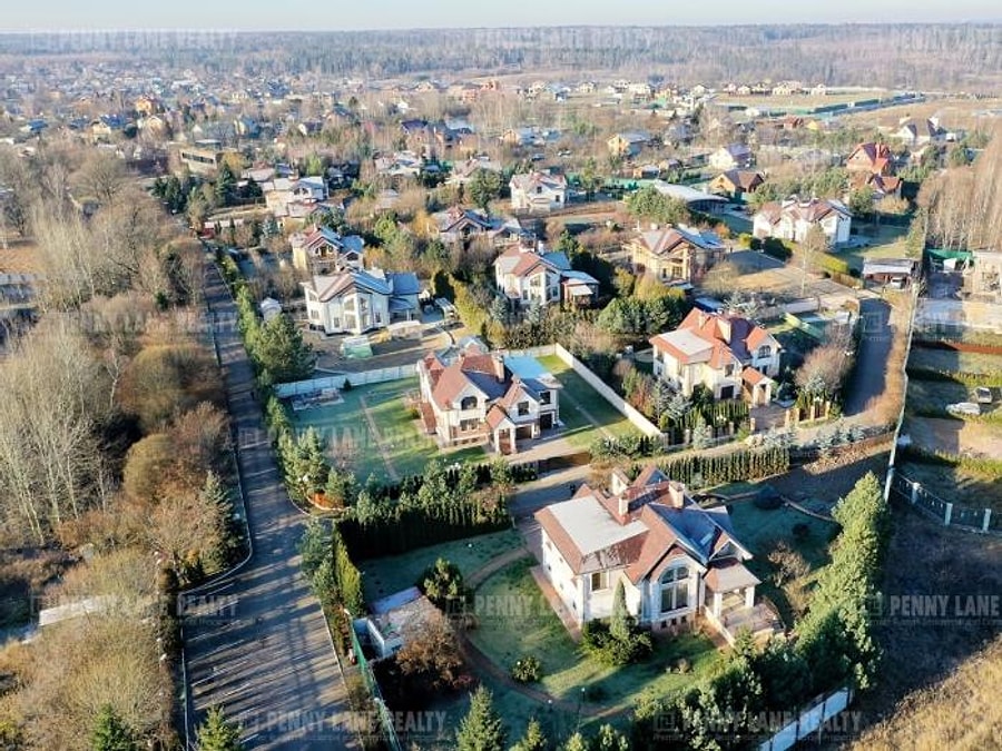 Assad Family Lives in Russian Luxury as Bashar 'Brushes Up on ...
