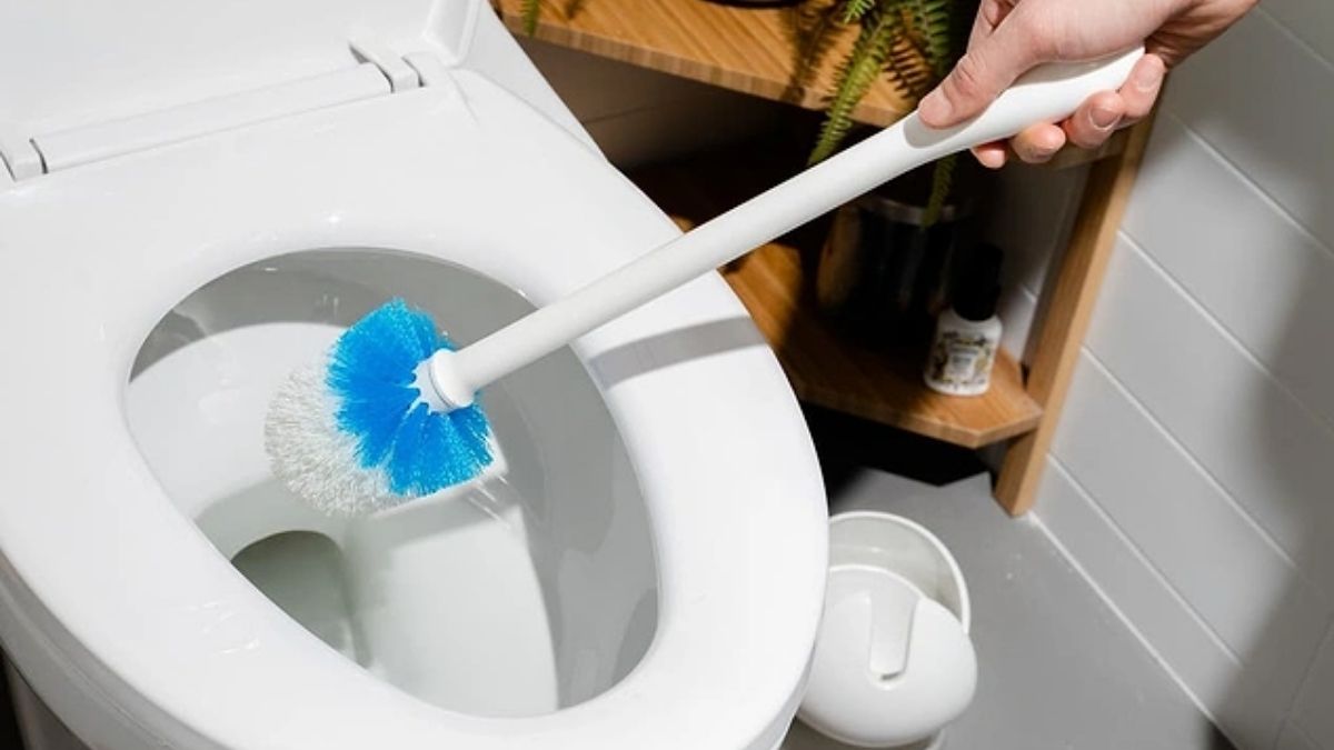 How to Remove Yellow Stains from the Toilet Bowl? - Onedio