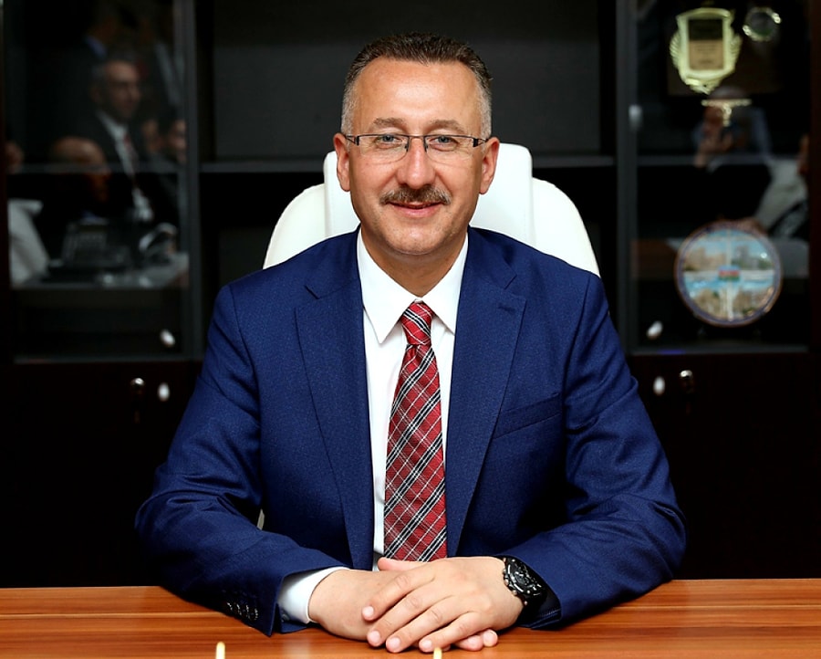 Adapazarı Belediye Başkanının Yasak Aşkı Gündem Oldu - Onedio
