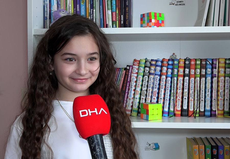 10 Yaşındaki Lina Saka Matematikte Dünya Şampiyonu Oldu! - Onedio