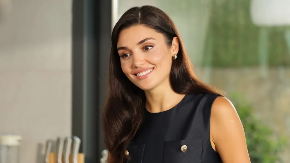 Hande Erçel Love Life And Career Details - Onedio